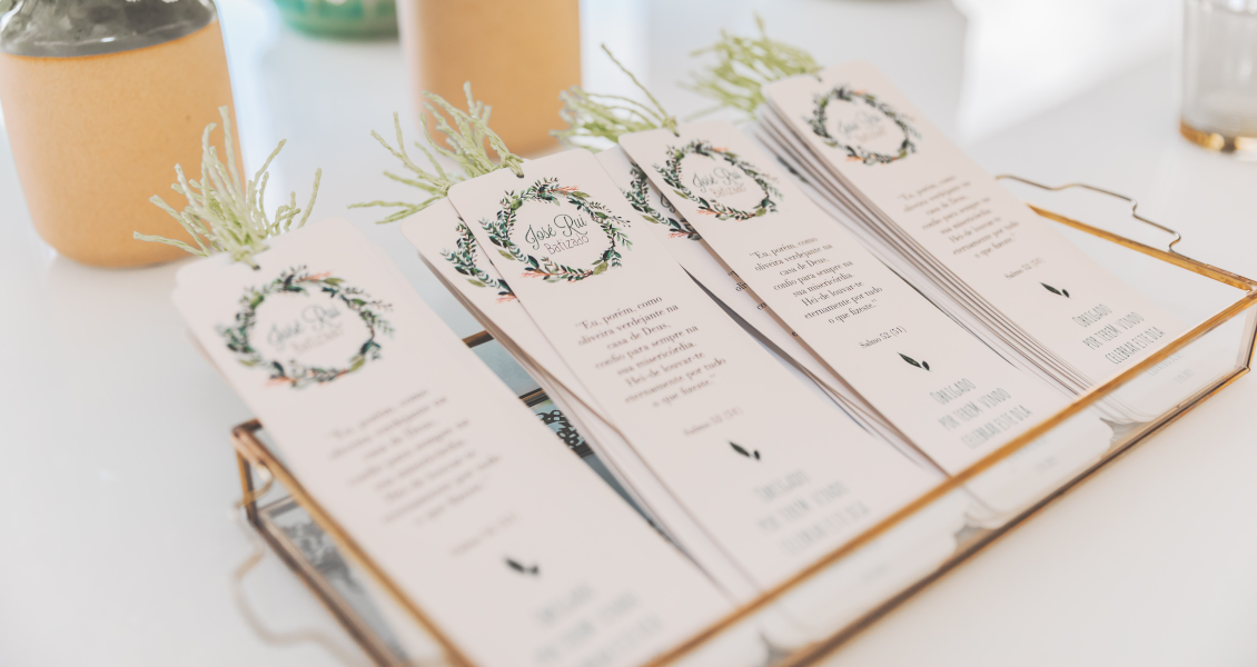 Mariage à destination : quand envoyer les invitations